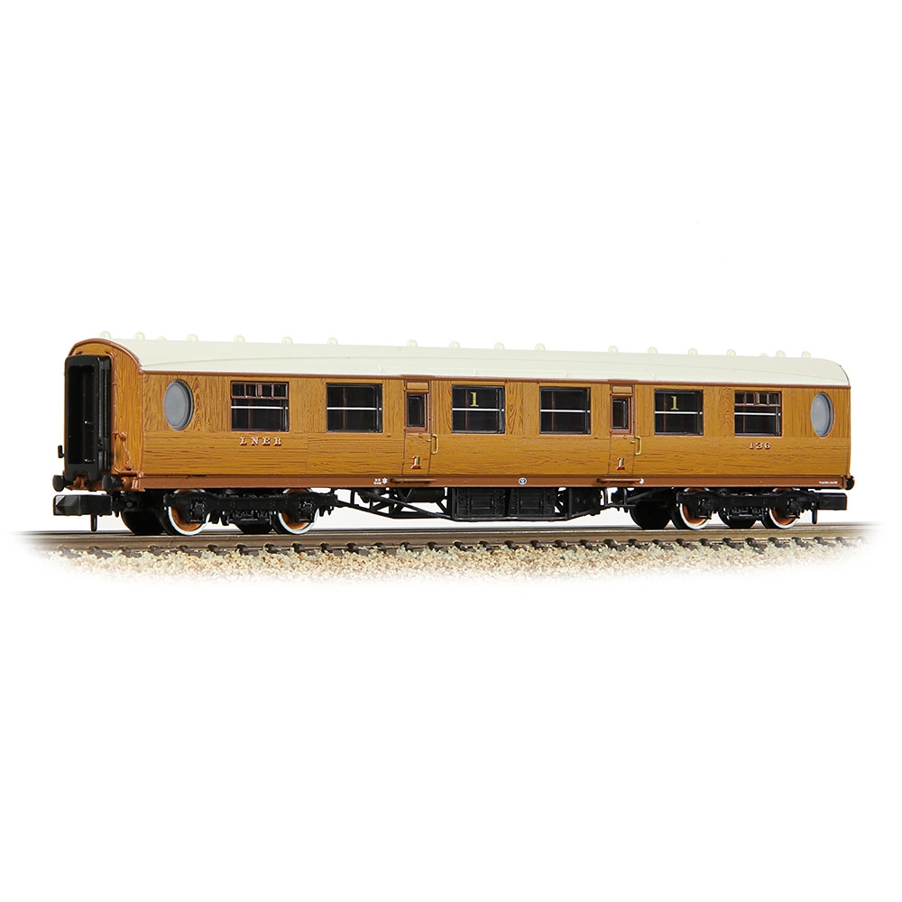 376-200A - LNER Teak Coach FIrst Corridor - Durham Trains of Stanley